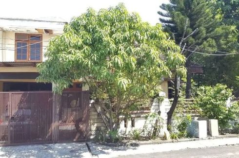 5 Bedrooms House in Kedung Baruk, East Java RP 4.4 billion | Dot Property