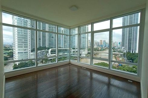 Good Deal: Semi-furnished 2BR Unit in Edades Suites, Rockwell Center ...