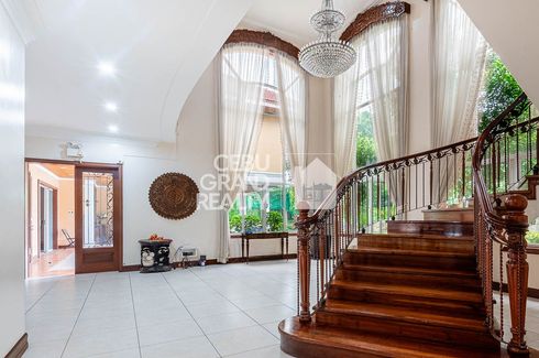 Mediterranean Inspired Dream Home with Pool and Garden Oasis 📌 House ...