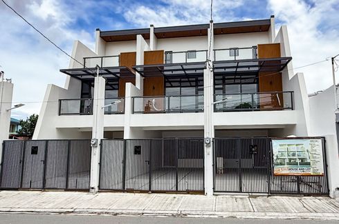 500K DOWNPAYMENT! Brand New Elegant 3-Storey Triplex House and Lot for ...