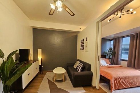 One bedroom with balcony for sale at The Rise Makati 📌 Condo for sale ...